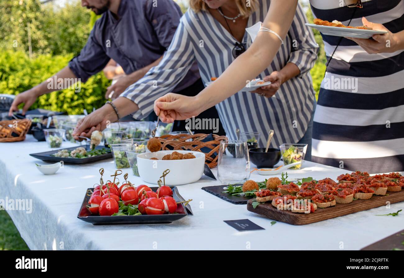 Voller Teller Buffet Essen Stockfotos und -bilder Kaufen - Alamy
