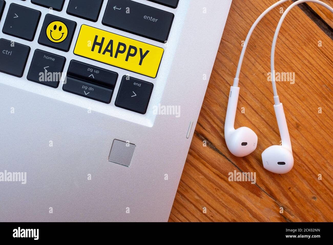 Computer keyboard smile key -Fotos und -Bildmaterial in hoher Auflösung ...