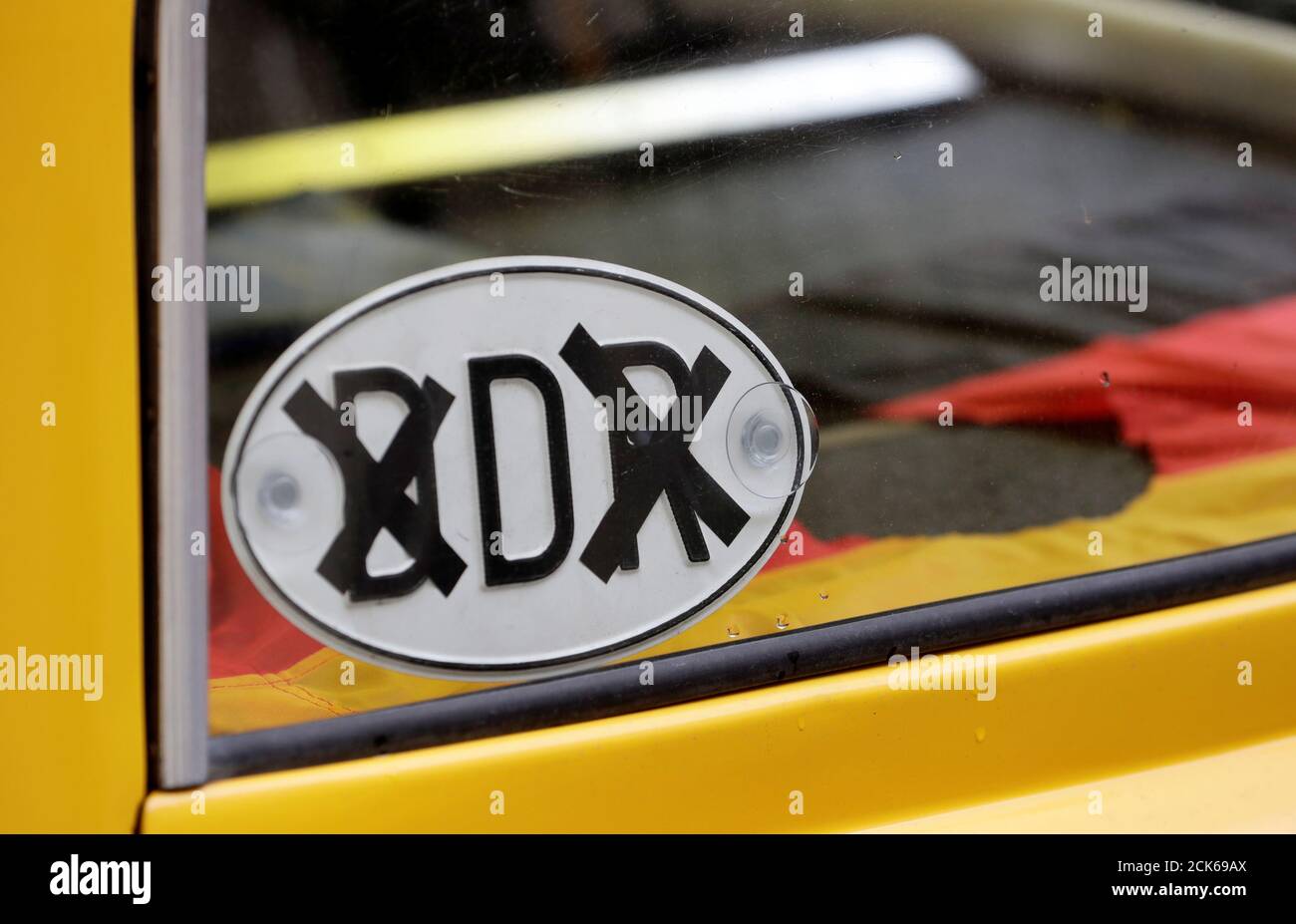 Kreuz durchgestrichen auto -Fotos und -Bildmaterial in hoher Auflösung ...