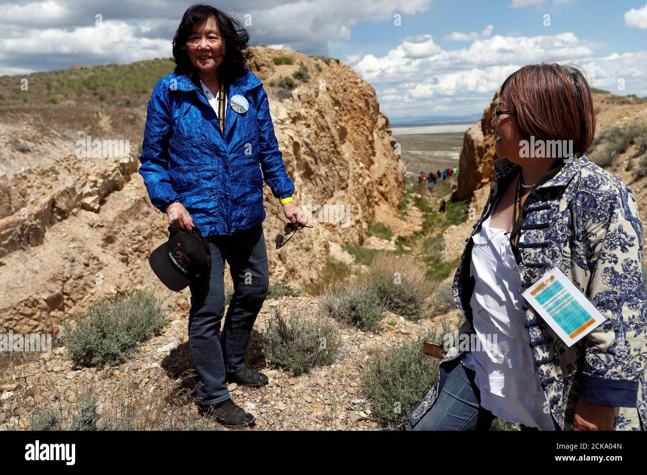 Die Historikerin Connie Young Yu, 77, (L), ein Nachkomme eines ...