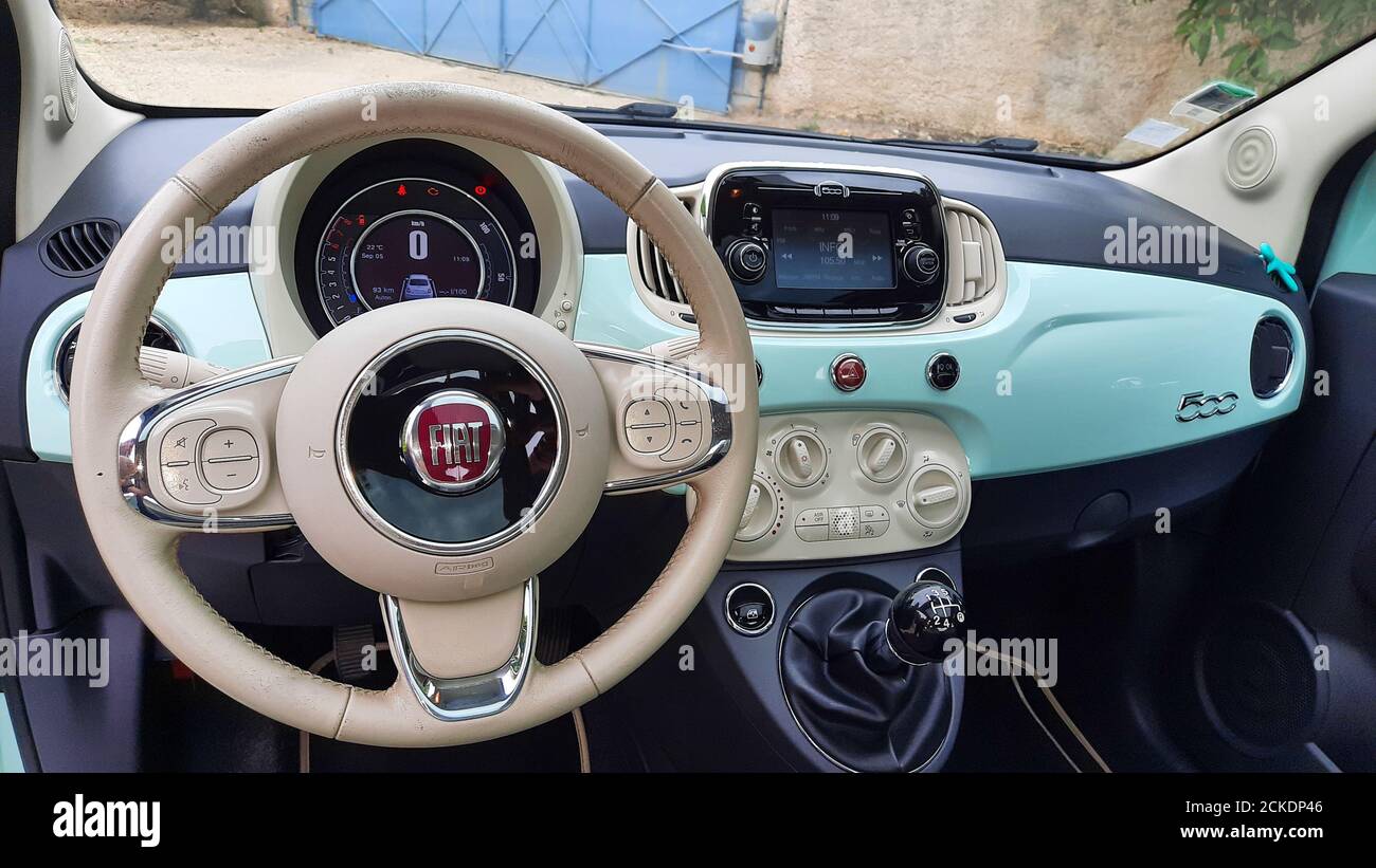 Fiat 500 interior -Fotos und -Bildmaterial in hoher Auflösung – Alamy