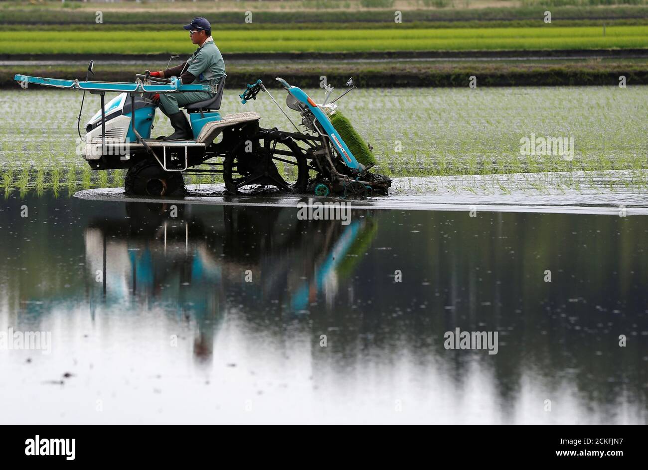 Rice planting machine -Fotos und -Bildmaterial in hoher Auflösung ...