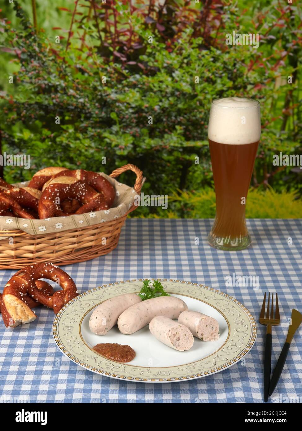 Bier weißwurst brezen -Fotos und -Bildmaterial in hoher Auflösung – Alamy