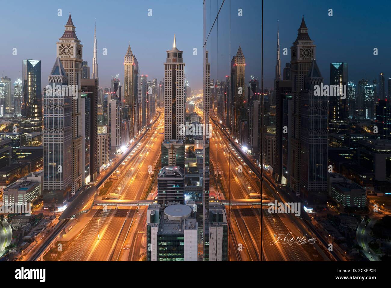 Neue Dubai Skyline Stockfotos und -bilder Kaufen - Alamy
