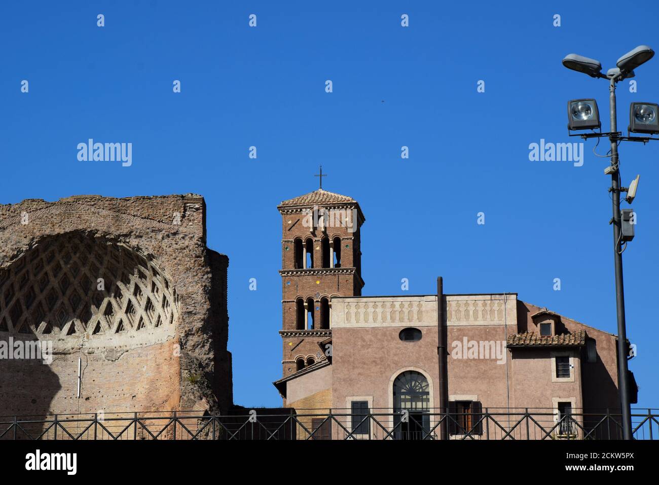 Basilika di santa francesca romana -Fotos und -Bildmaterial in hoher Auflösung – Alamy