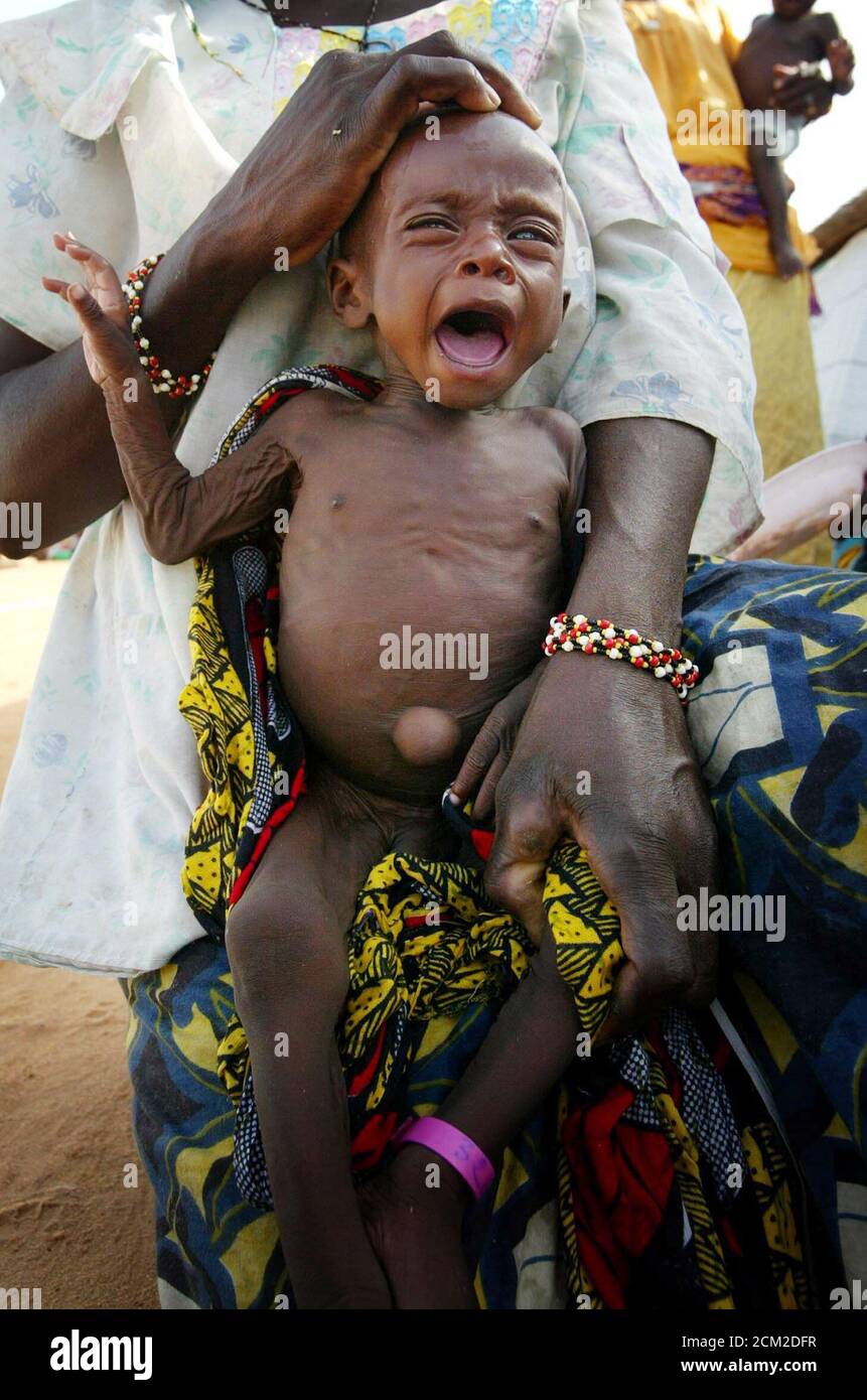Hungernde kinder europa -Fotos und -Bildmaterial in hoher Auflösung – Alamy