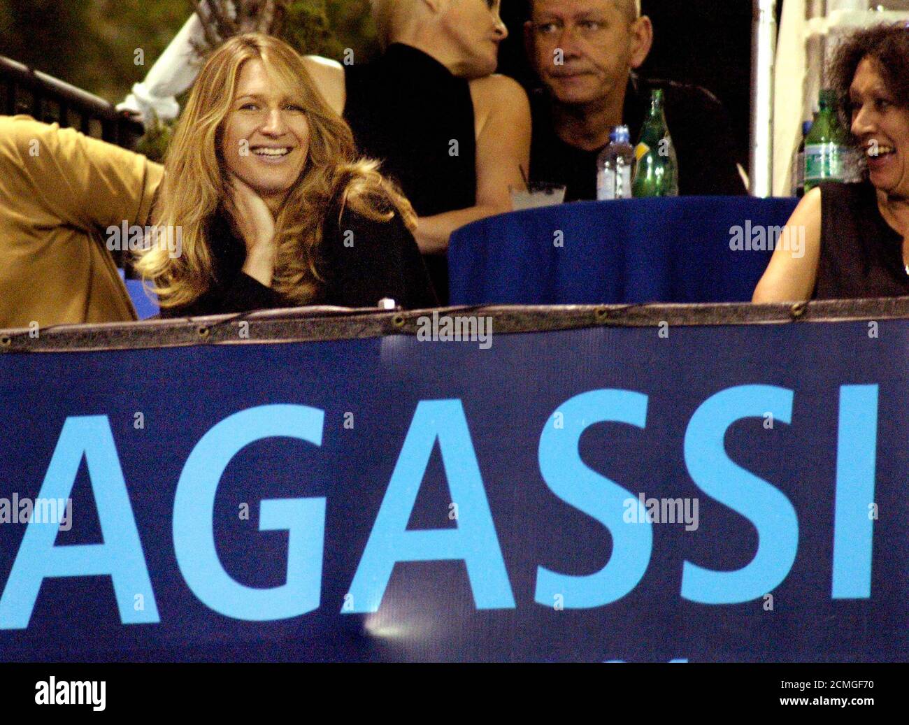 Steffi graf beobachtet ihren ehemann -Fotos und -Bildmaterial in hoher ...