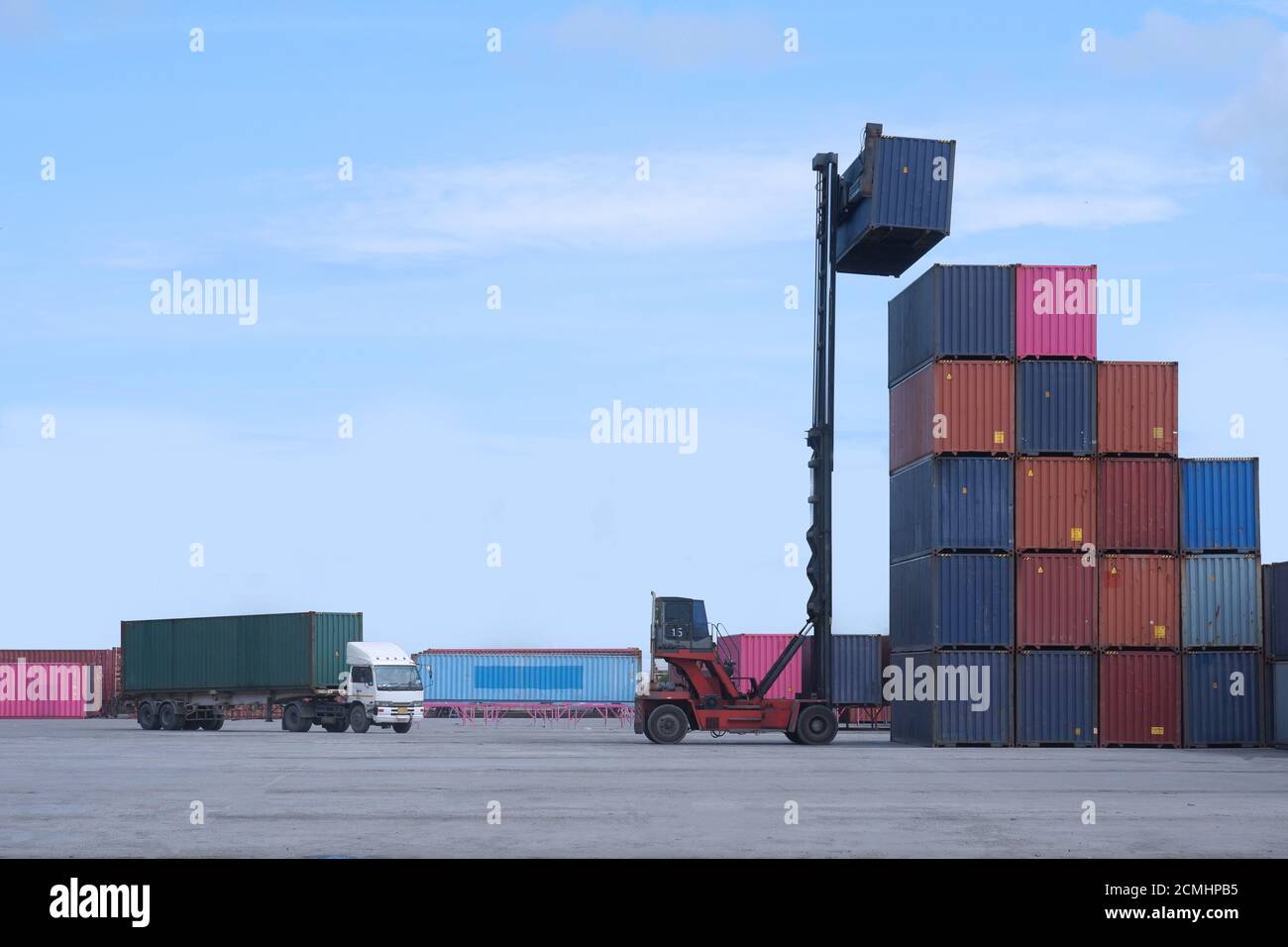 Logistik und transportunternehmen -Fotos und -Bildmaterial in hoher ...