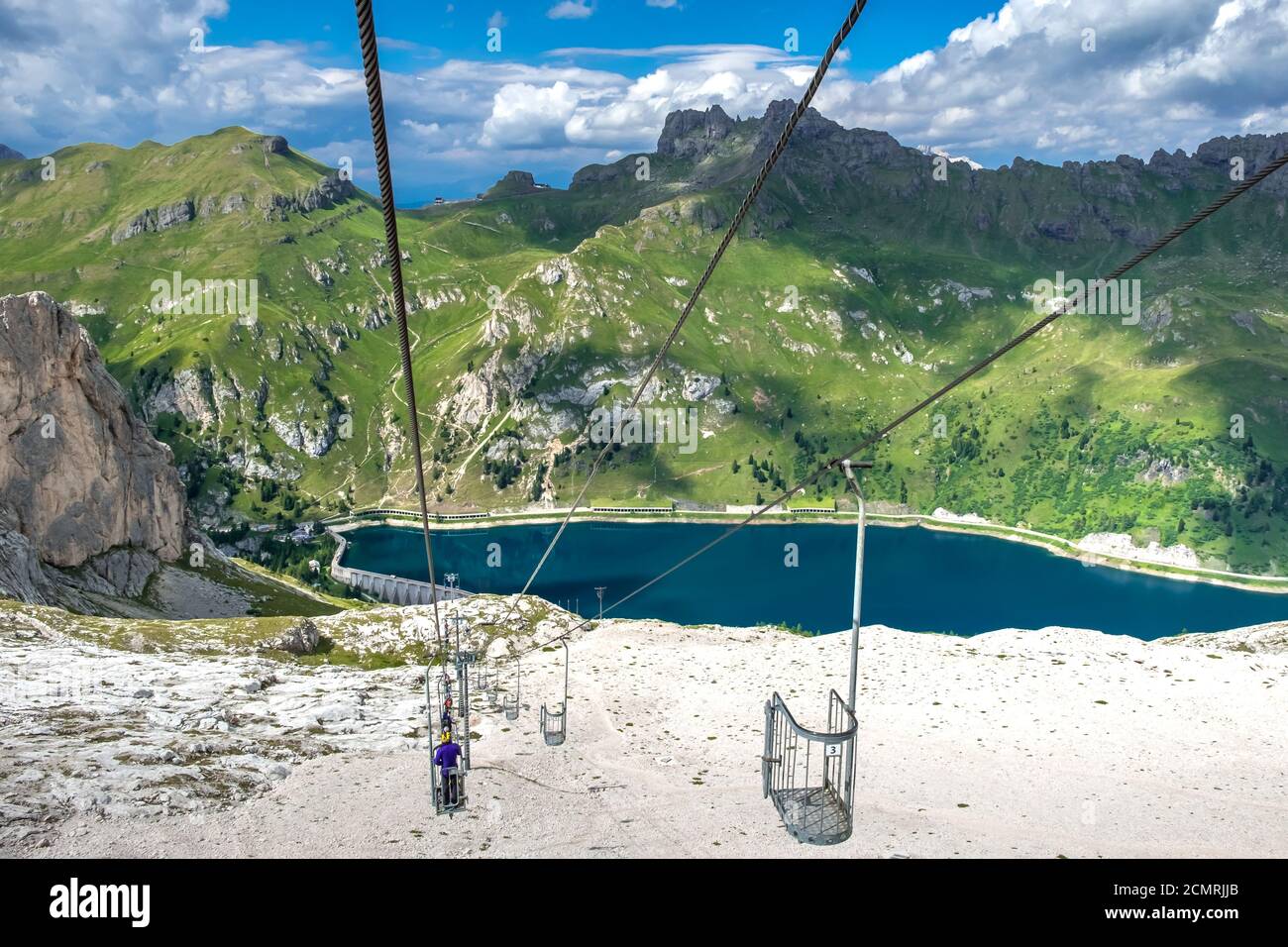Fedaia See und die alte Seilbahn zum Marmolada Gletscher in den ...