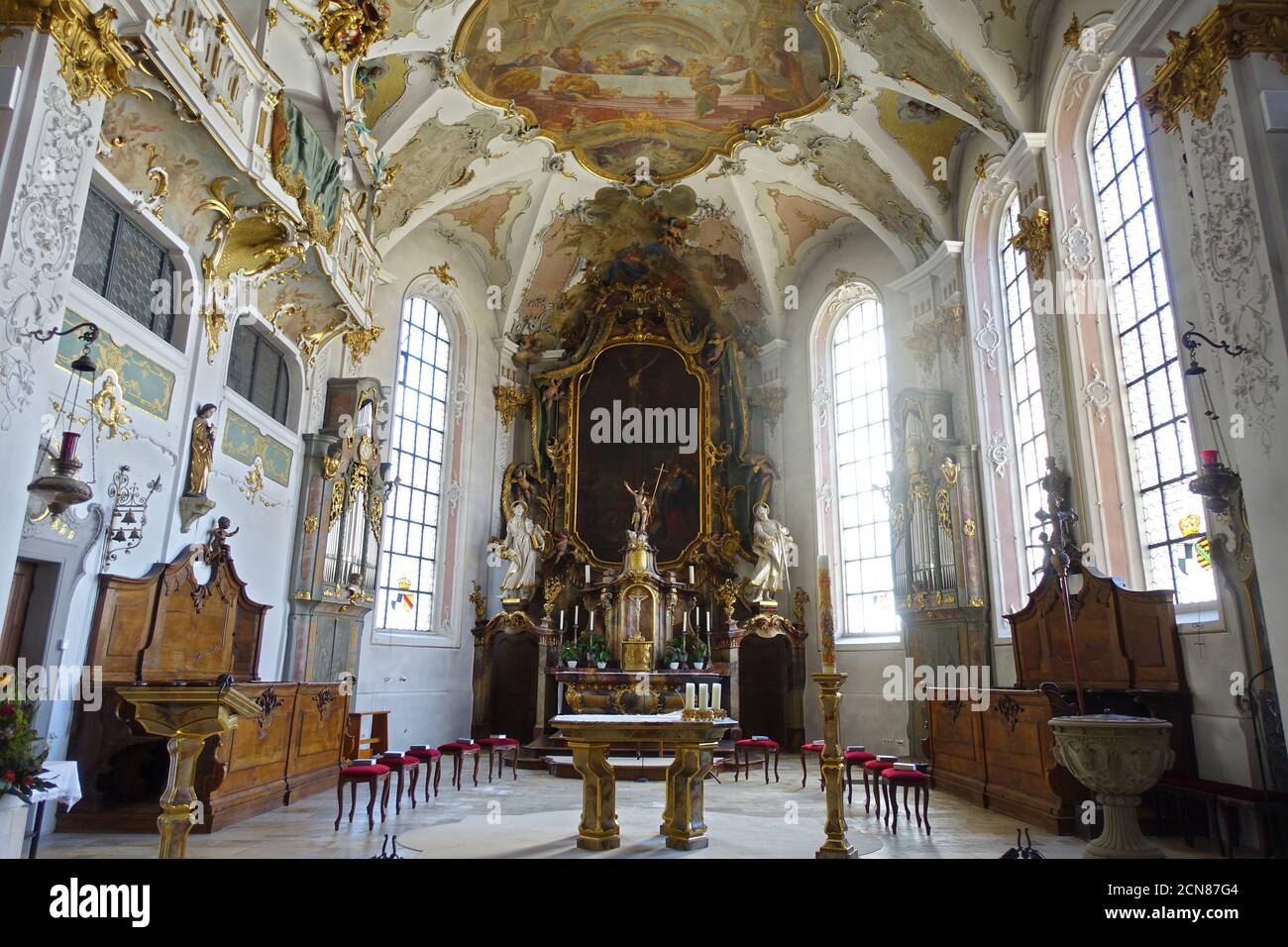 barocke Pfarrkirche St. Johann Evangelist - Altar Stockfotografie - Alamy