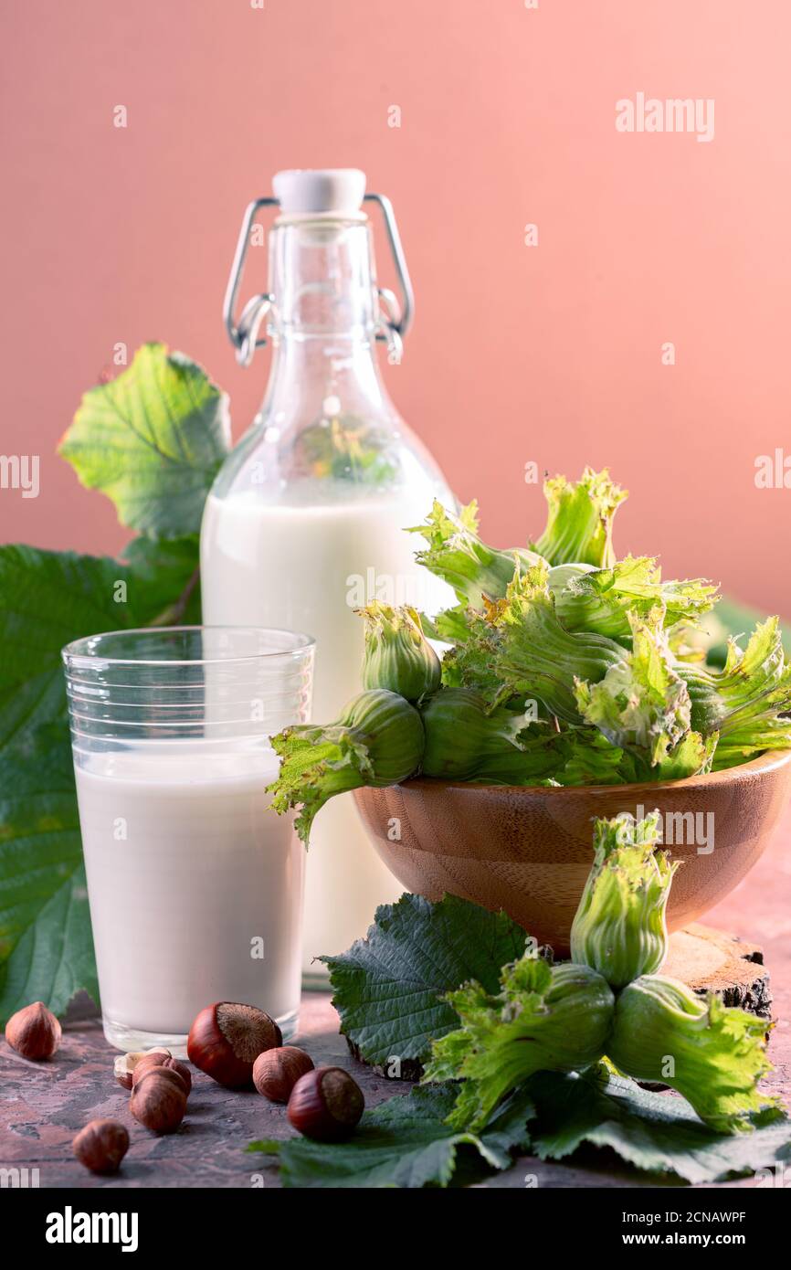 Bio milchkonzept -Fotos und -Bildmaterial in hoher Auflösung – Alamy