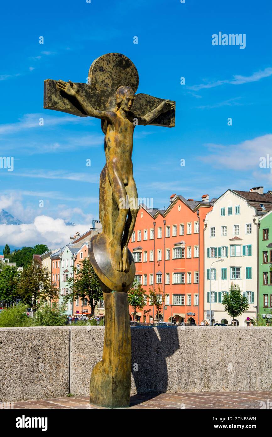 Jesus am kreuz von unten -Fotos und -Bildmaterial in hoher Auflösung – Alamy