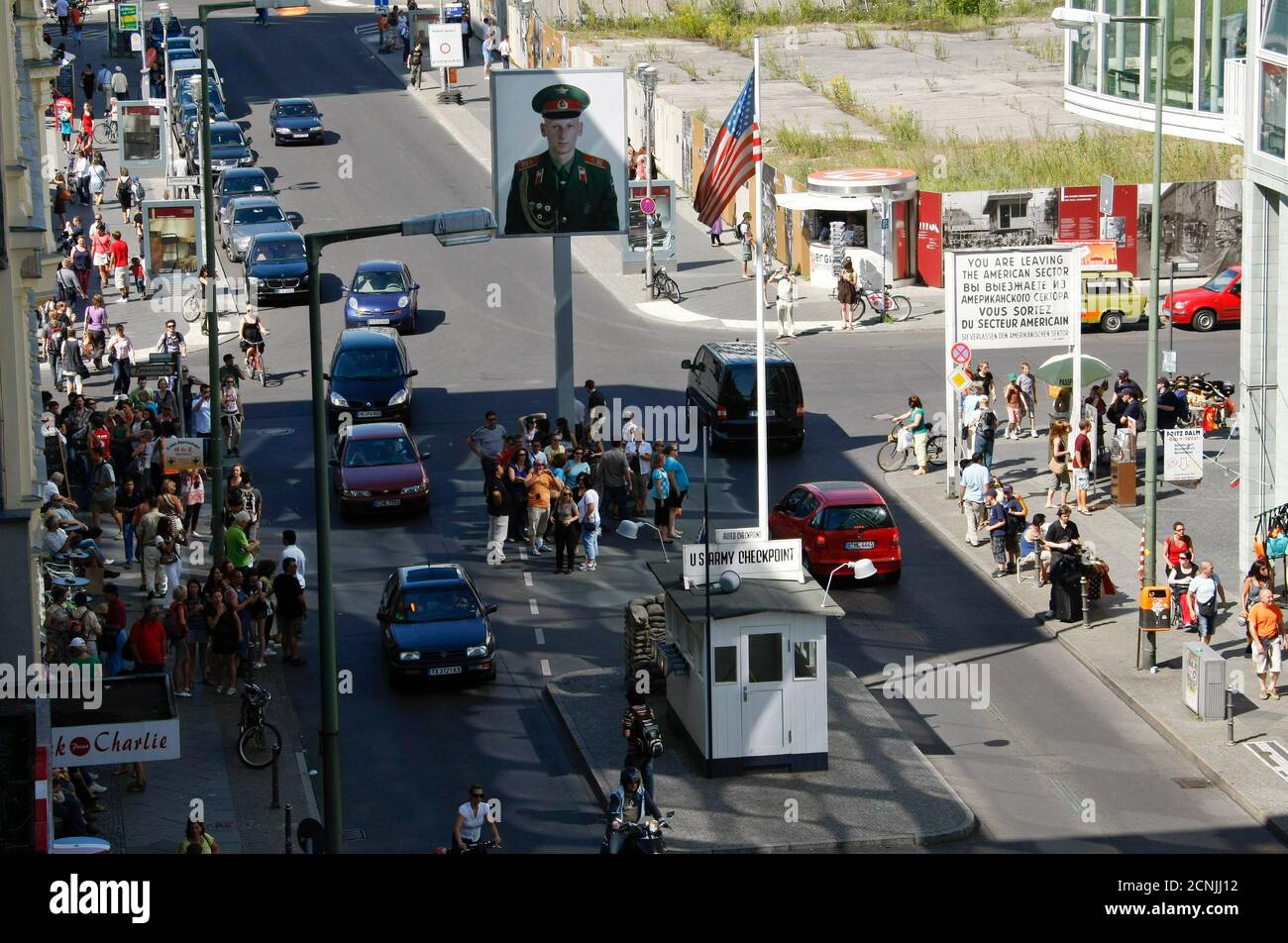 Checkpoint charlie 1989 -Fotos und -Bildmaterial in hoher Auflösung – Alamy