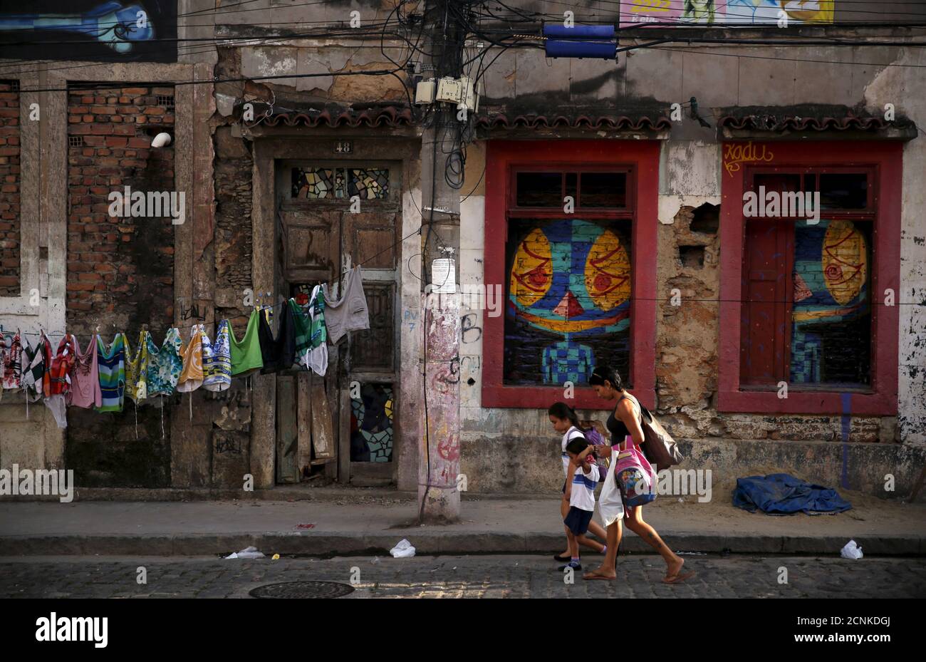 Slum children brazil -Fotos und -Bildmaterial in hoher Auflösung – Alamy