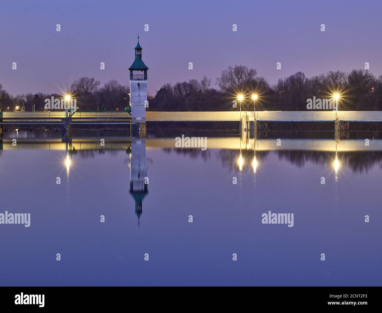 Wehr, Wehr, Abfluss, Fluss, Wasser, Beton, Uferverstärkung, Laternen ...