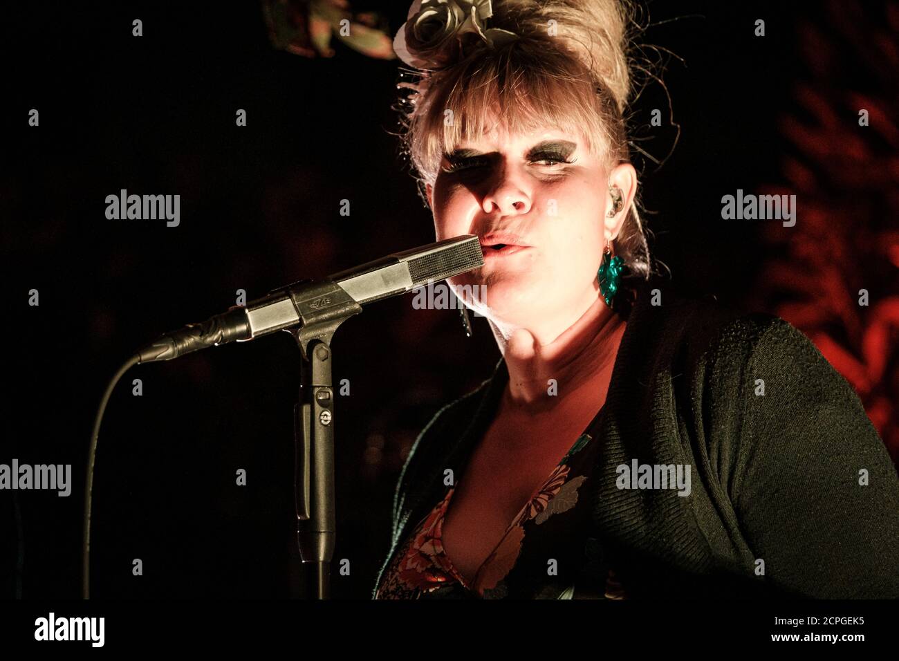 With singer nicole -Fotos und -Bildmaterial in hoher Auflösung - Seite ...