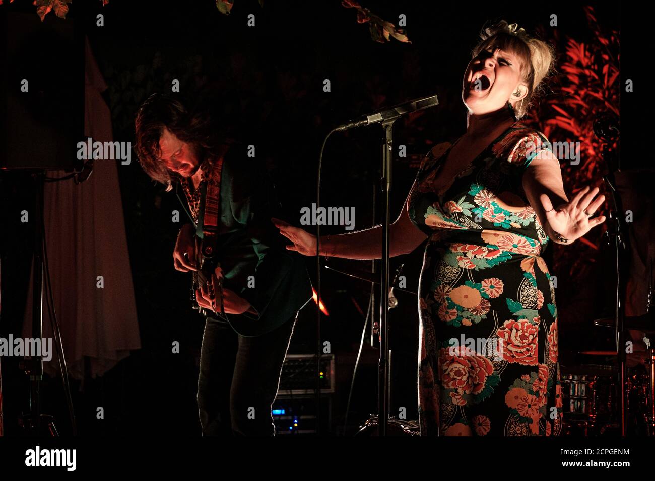 With singer nicole -Fotos und -Bildmaterial in hoher Auflösung - Seite ...