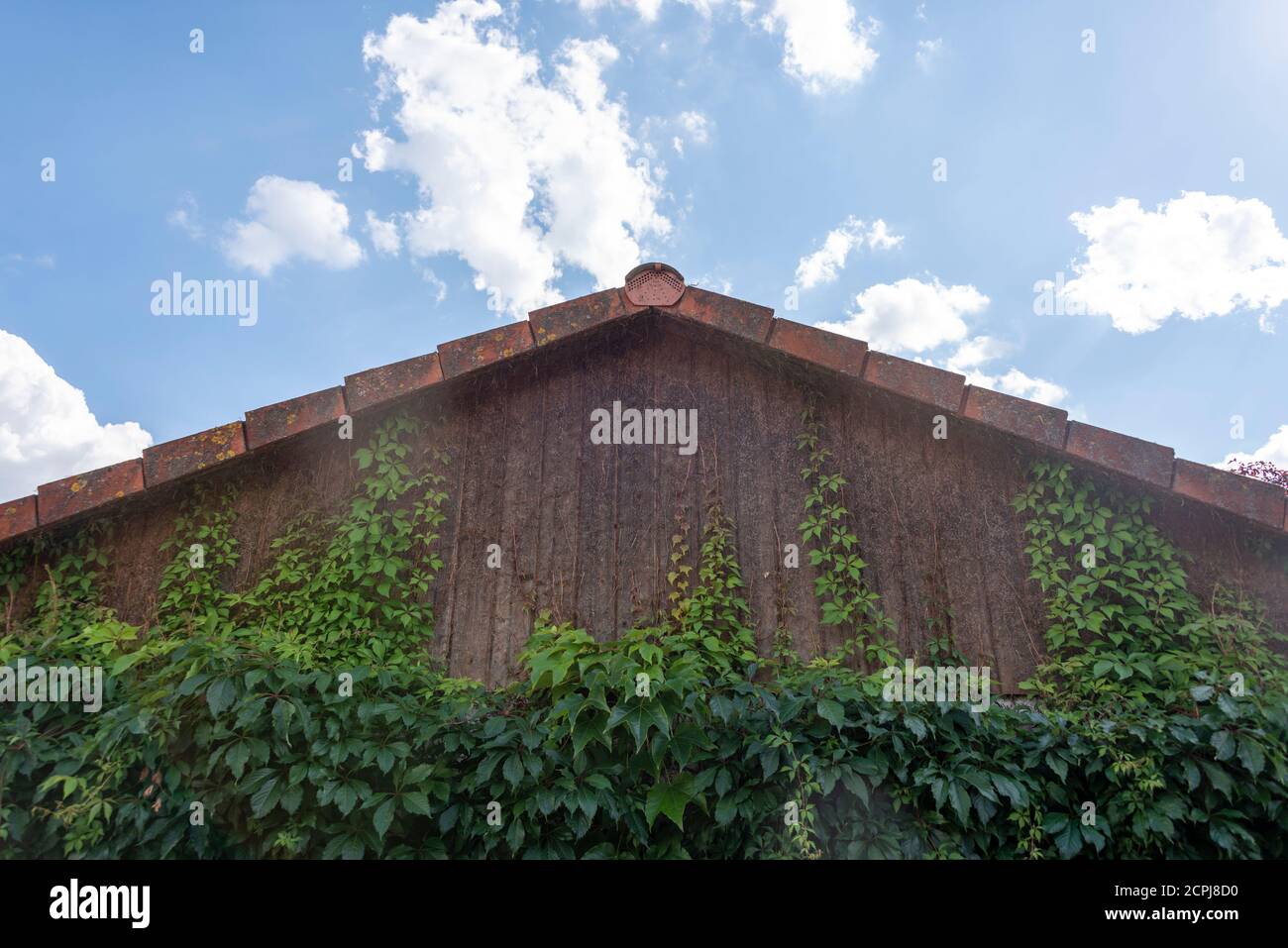 Holzfassade bayern -Fotos und -Bildmaterial in hoher Auflösung – Alamy