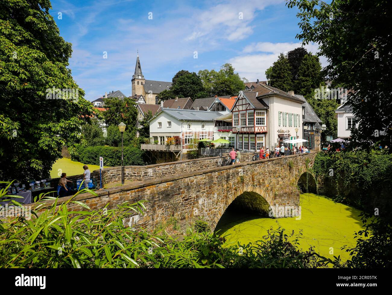 Essen-Kettwig, Altstadt am Mühlengraben mit historischer Marktkirche ...