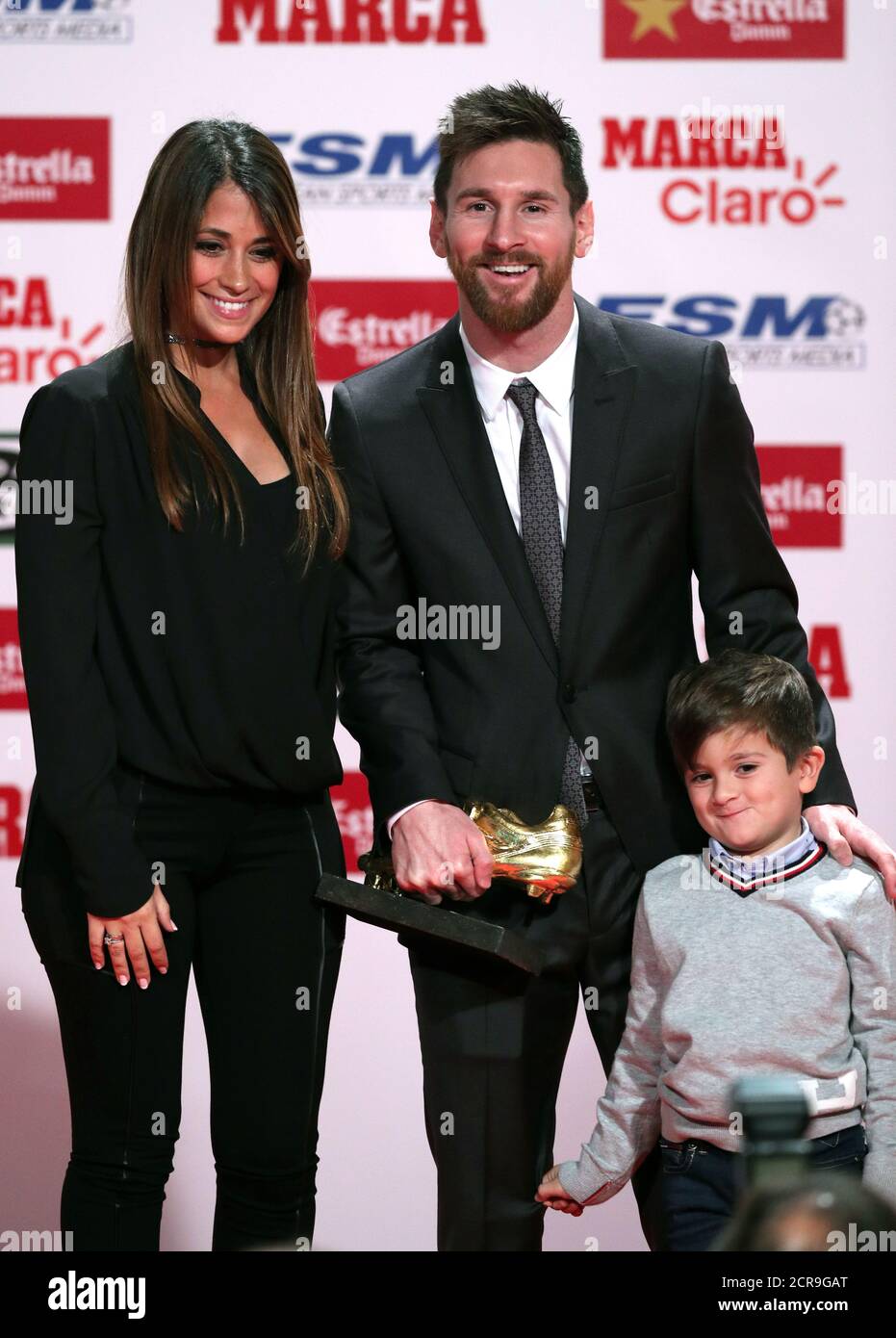 Antonella roccuzzo und thiago messi -Fotos und -Bildmaterial in hoher ...