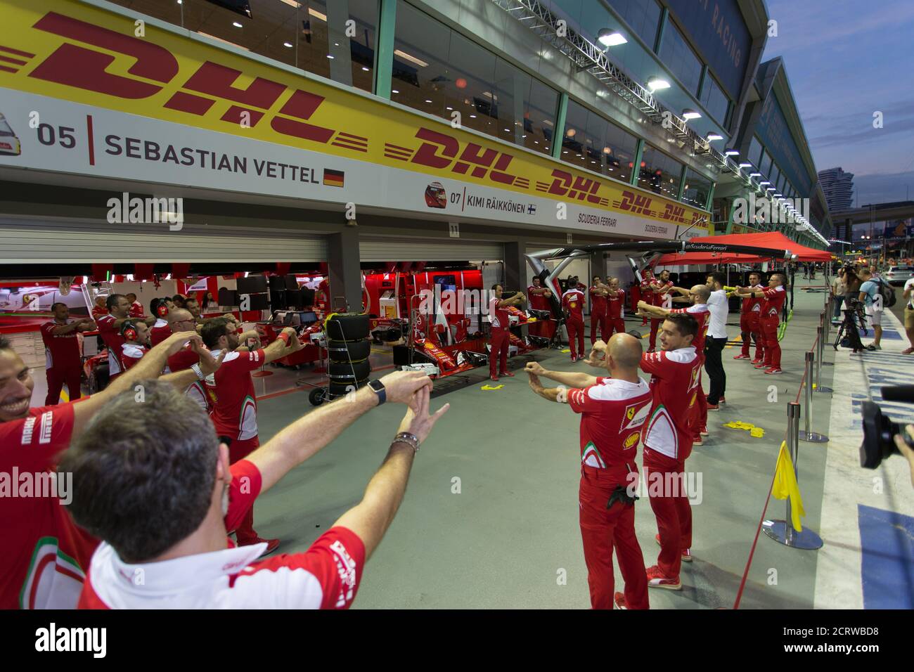 Ferrari Formula 1 Pit Crew Stockfotos und -bilder Kaufen - Alamy