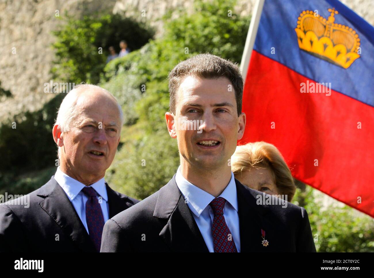 Fürst Hans Adam II. von Liechtenstein (L) und seine Frau Prinzessin ...
