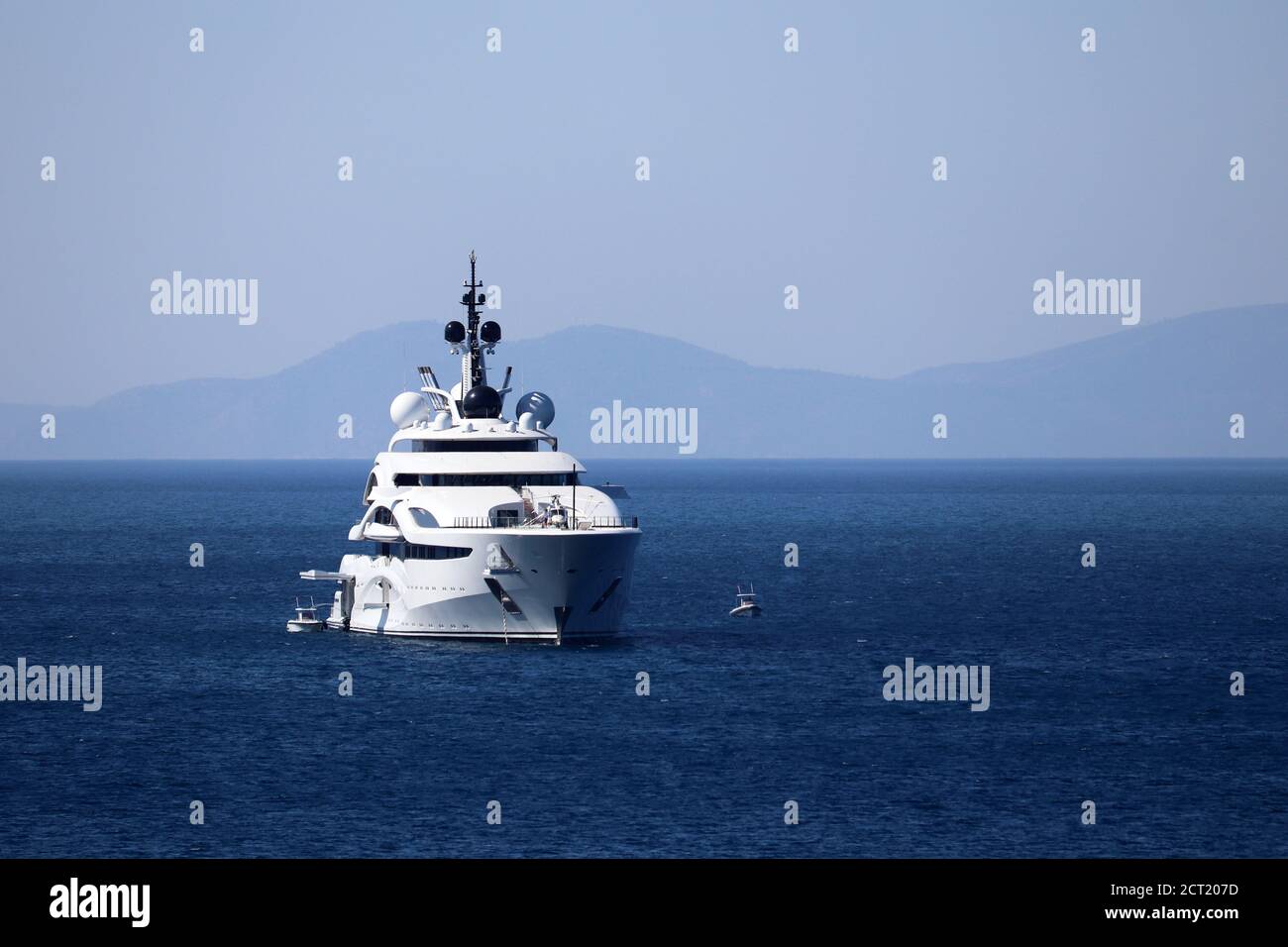 Vorderansicht des bootes -Fotos und -Bildmaterial in hoher Auflösung ...