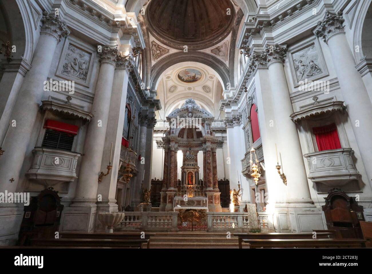 Eglise sainte marie du rosaire -Fotos und -Bildmaterial in hoher Auflösung – Alamy