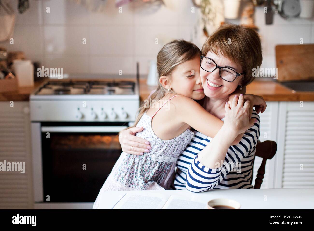 Menschen Mutter und Kind Stockfotos und -bilder Kaufen - Alamy