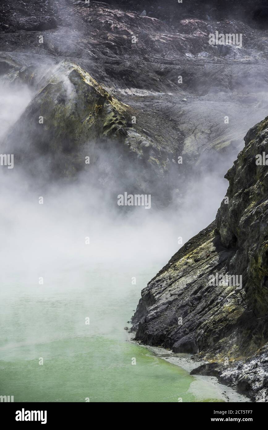 Acid Crater Lake, White Island Volcano, ein aktiver Vulkan in der Bay ...