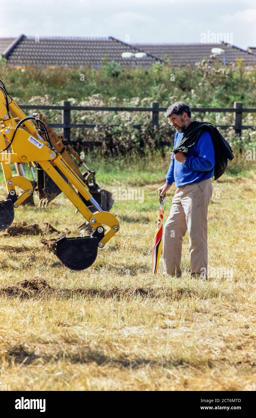 Versteigerung von Maschinen und Anlagen auf einem Feld in der Nähe von ...