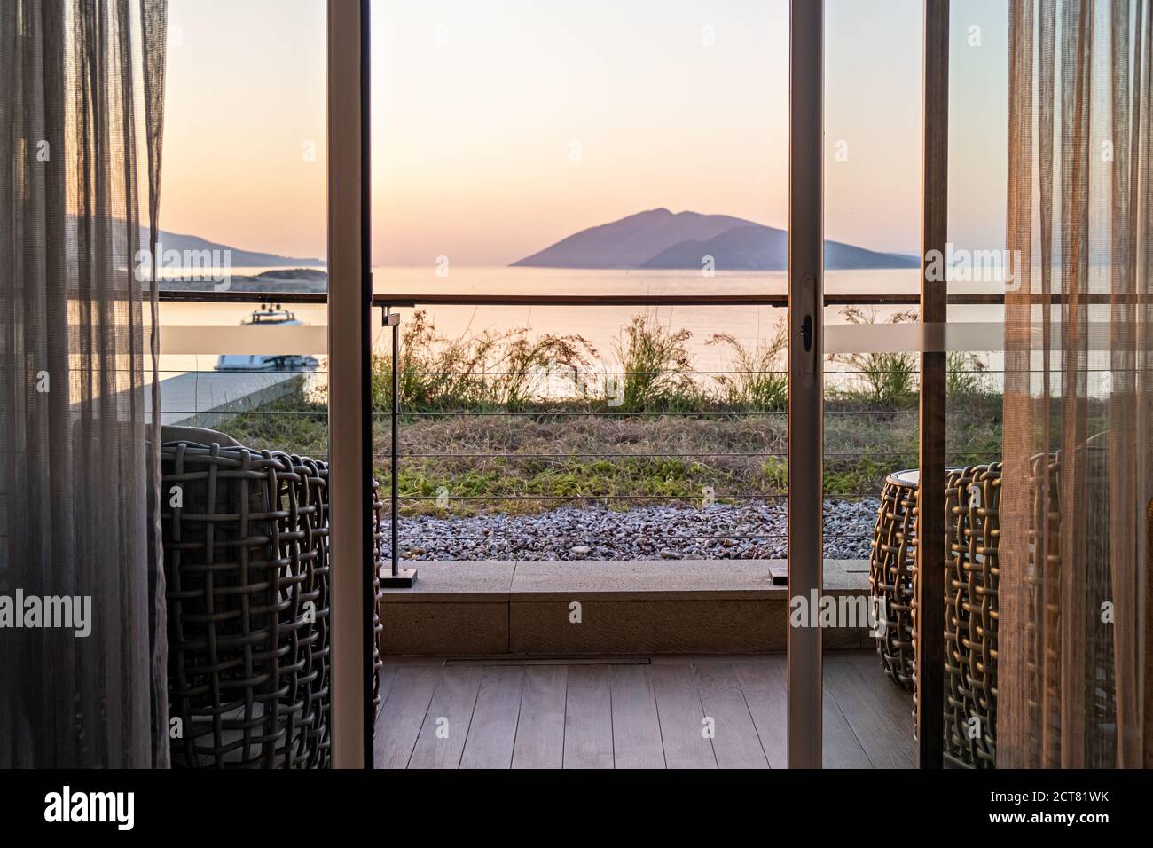 Blick aufs meer fenster -Fotos und -Bildmaterial in hoher Auflösung – Alamy