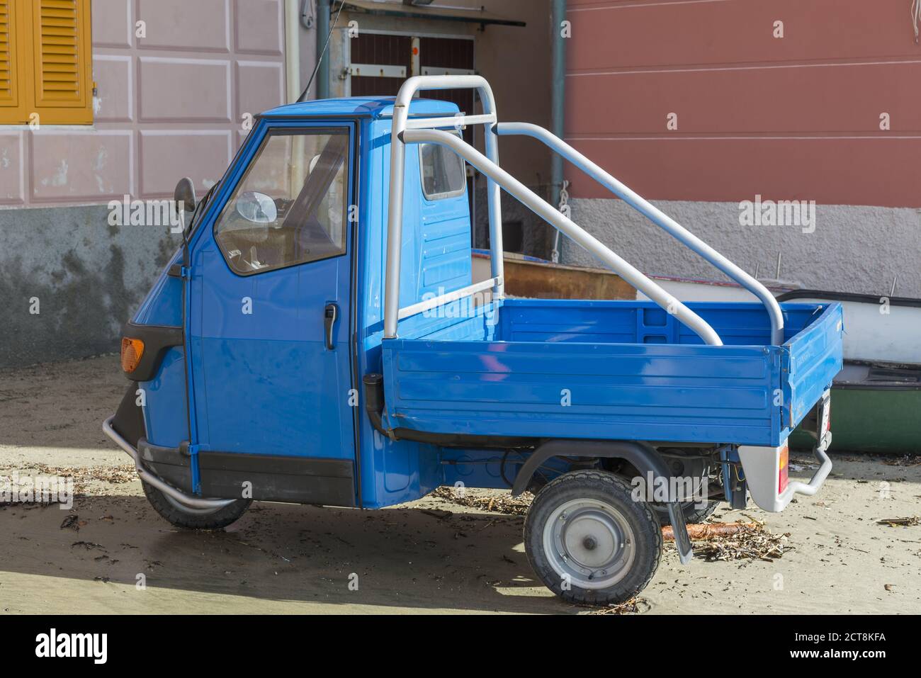 Dreirad wagen -Fotos und -Bildmaterial in hoher Auflösung – Alamy