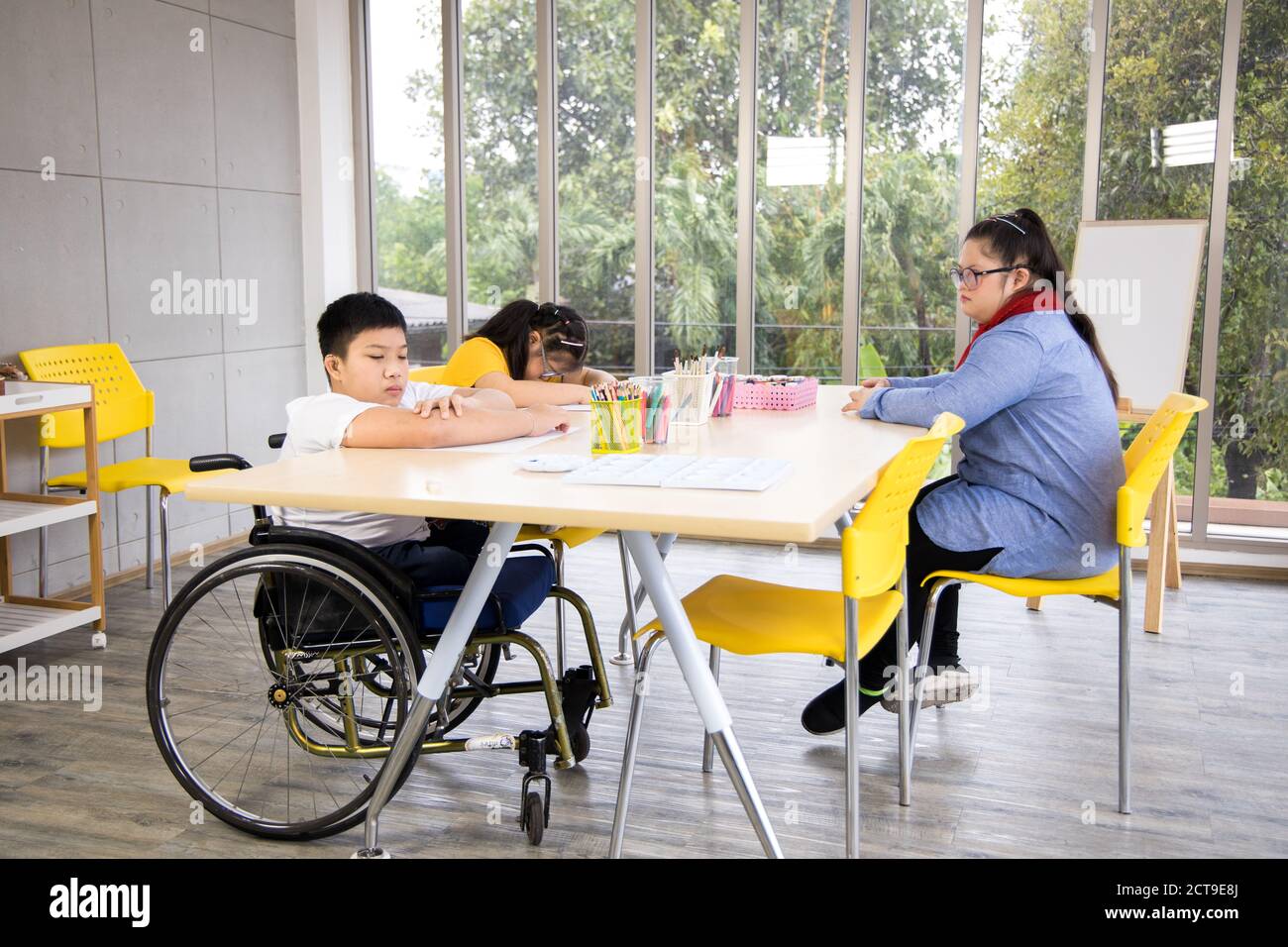 Kinder mit behinderung -Fotos und -Bildmaterial in hoher Auflösung ...