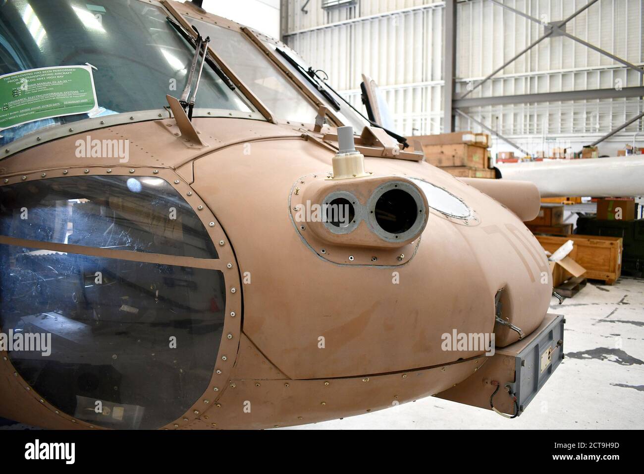 Ein Team von Ingenieuren mit dem H-60 Fleet Support Team im in-Service ...