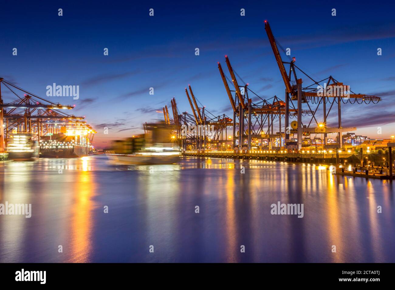 Schiffe Im Hafen Am Abend