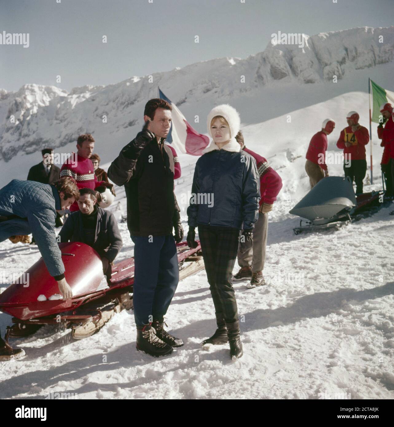 Braut sur le cou -Fotos und -Bildmaterial in hoher Auflösung – Alamy