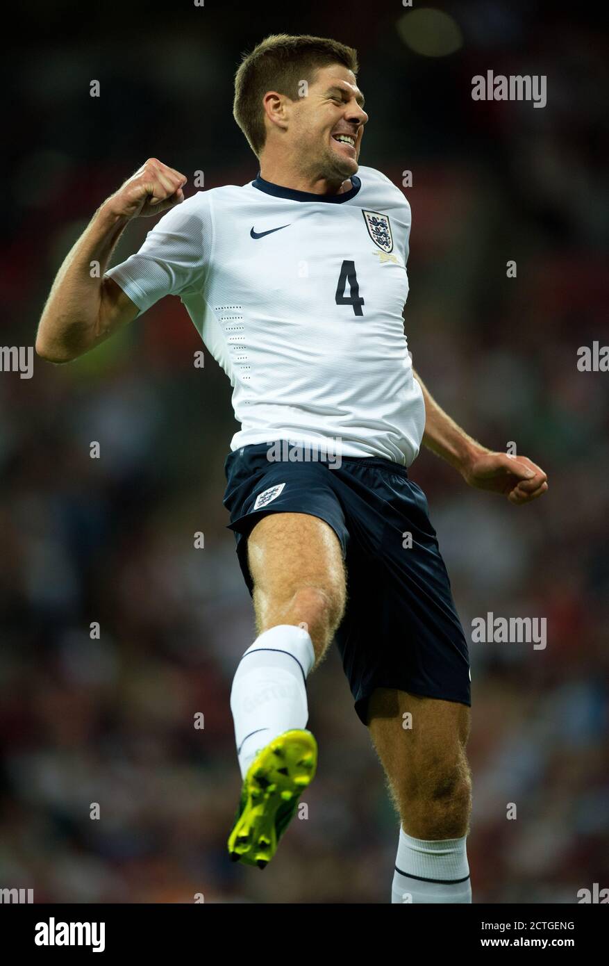 Steven gerrard feiert -Fotos und -Bildmaterial in hoher Auflösung – Alamy