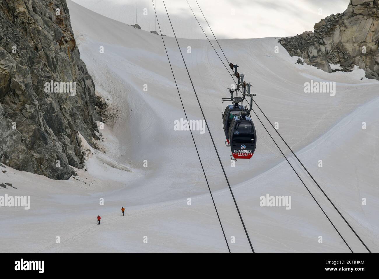 Kabinen der Seilbahn Vallée Blanche, Abfahrt von der Station Pointe ...