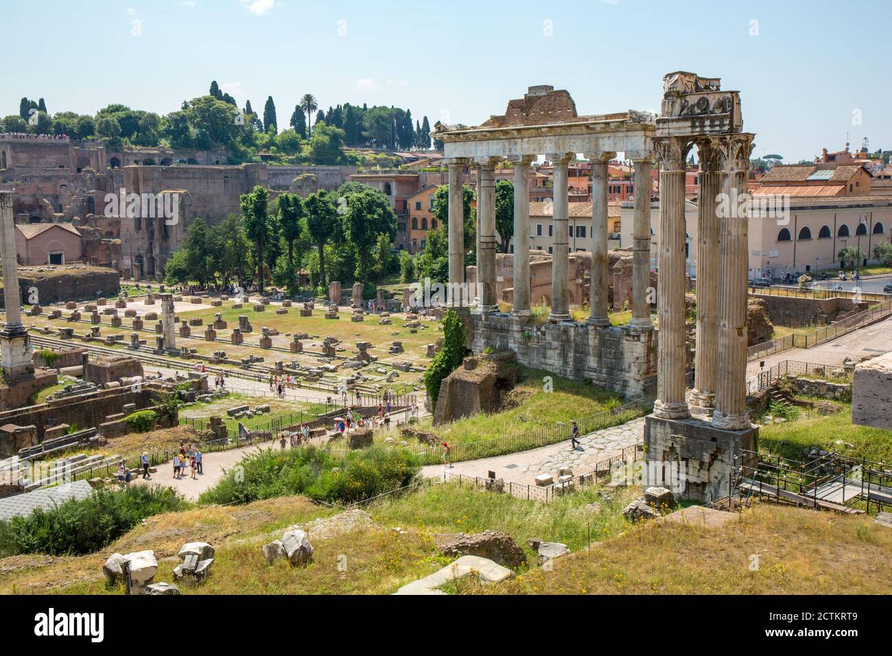Rom, Latium, Italien. Saturntempel erbaut 497 v. Chr., ist ein alter ...