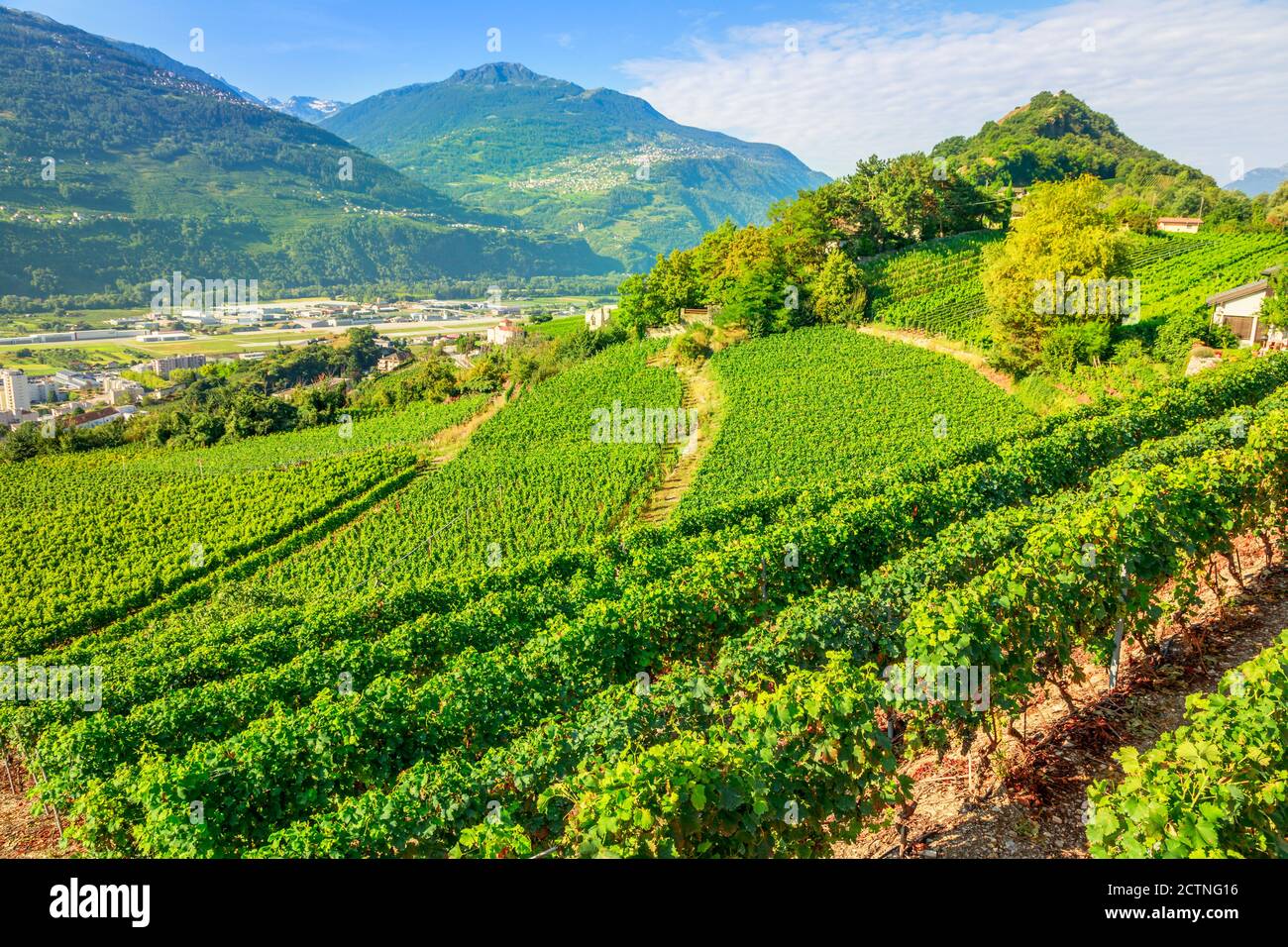 Walliser landschaft -Fotos und -Bildmaterial in hoher Auflösung - Seite ...