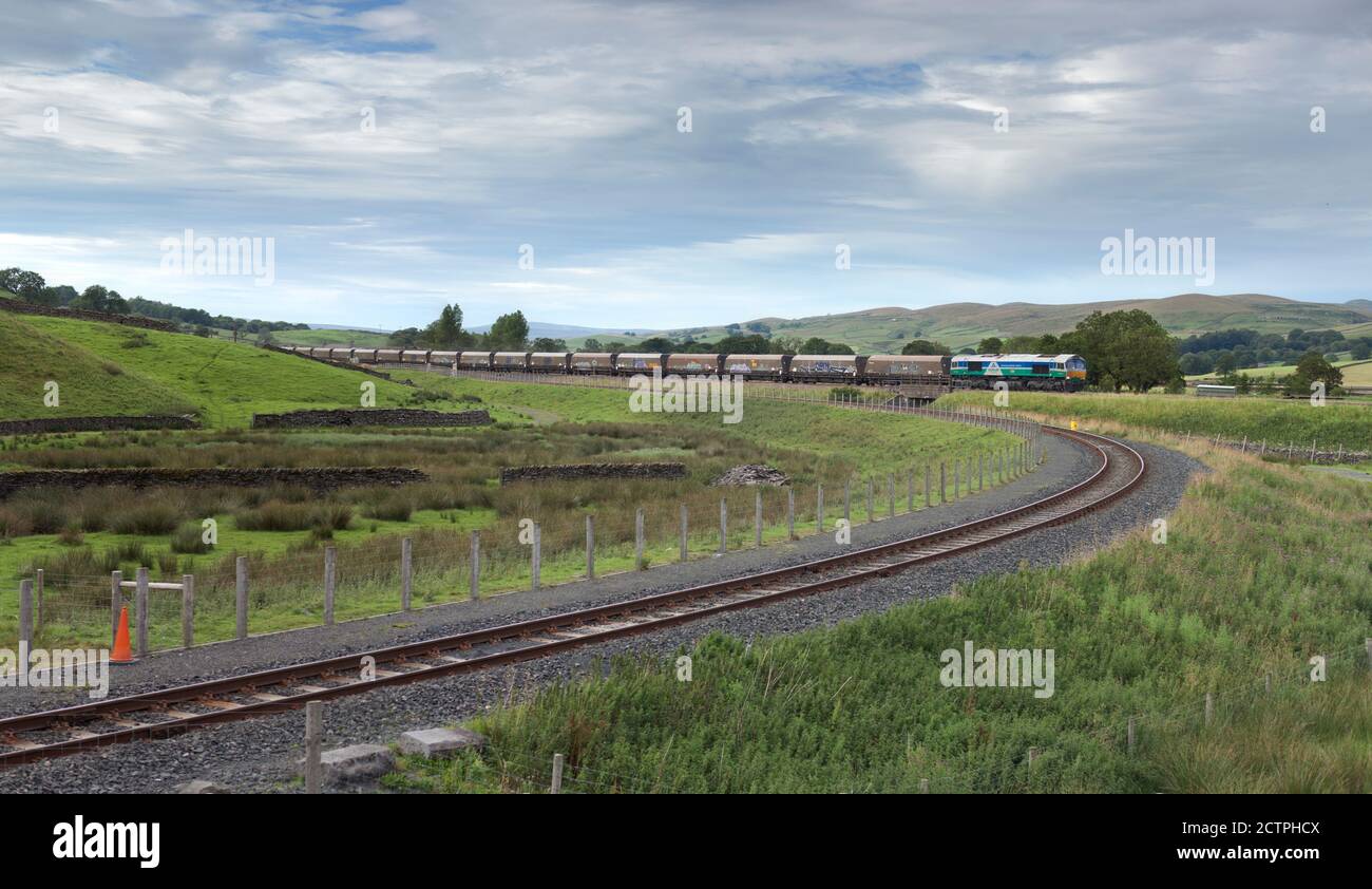 GB Railfreight Baureihe 66 Lokomotive 66711 vorbei an der Abstellgleis ...