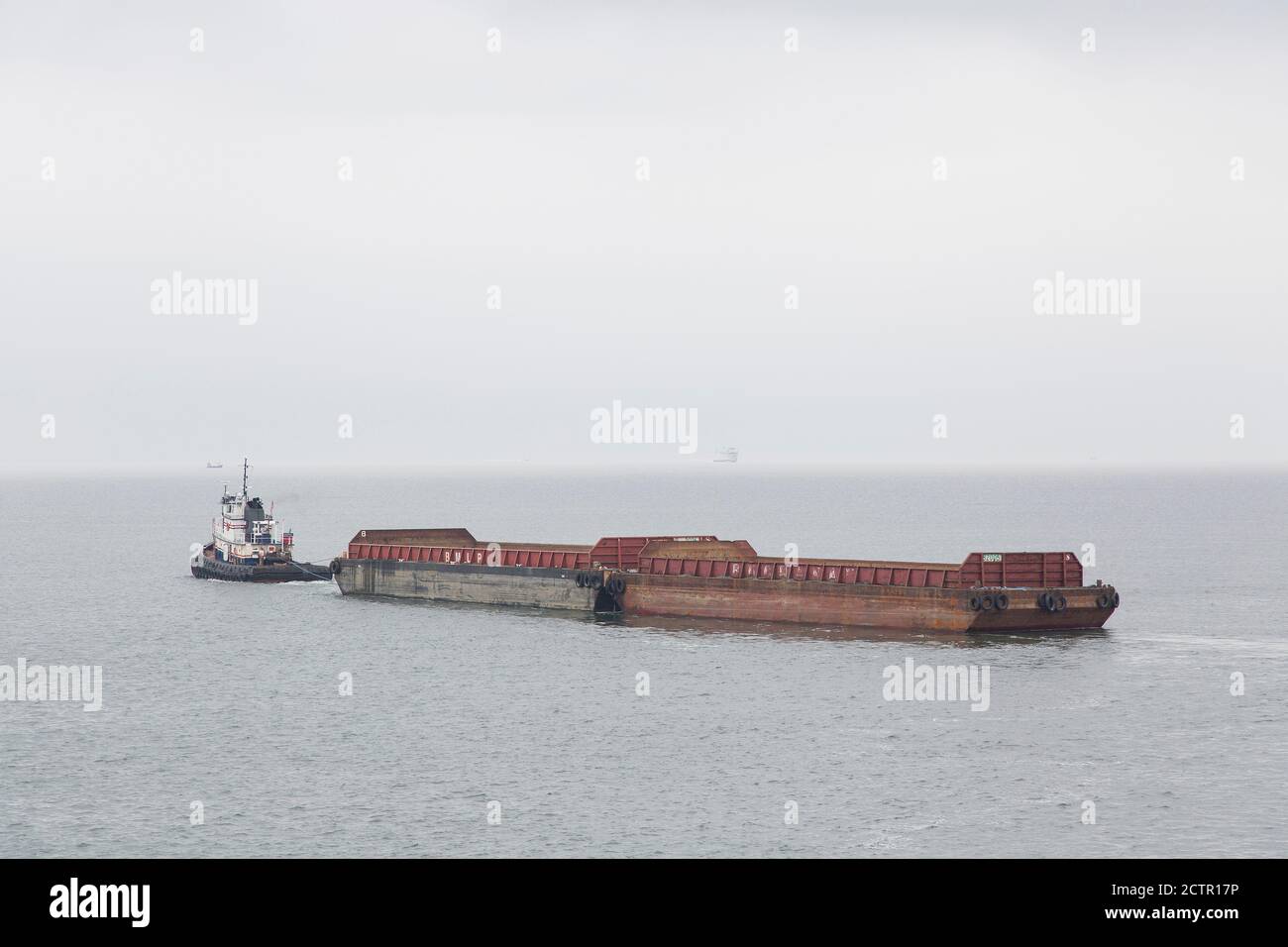 Red barge -Fotos und -Bildmaterial in hoher Auflösung – Alamy