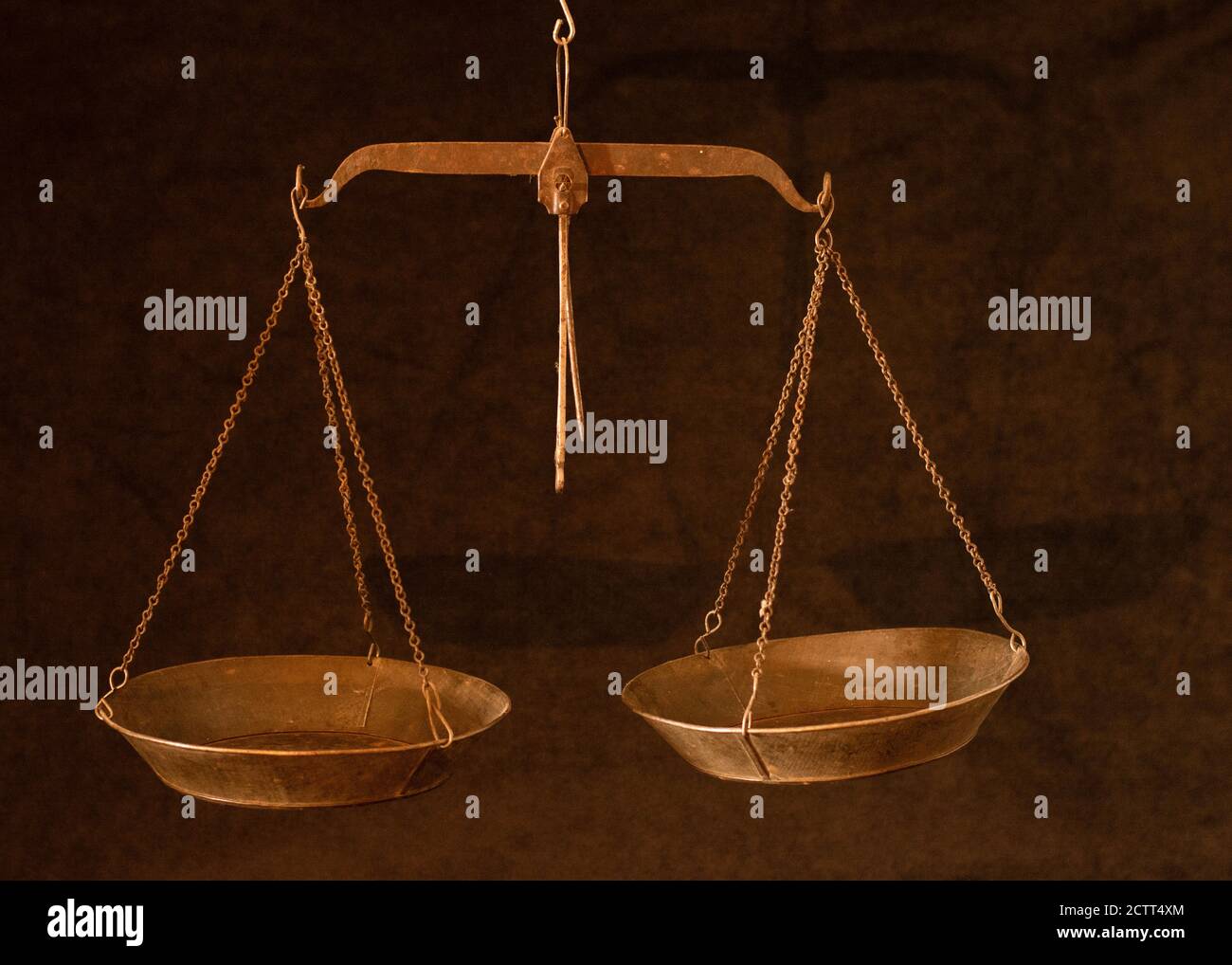Weighing Scale Antique Stockfotos und -bilder Kaufen - Alamy
