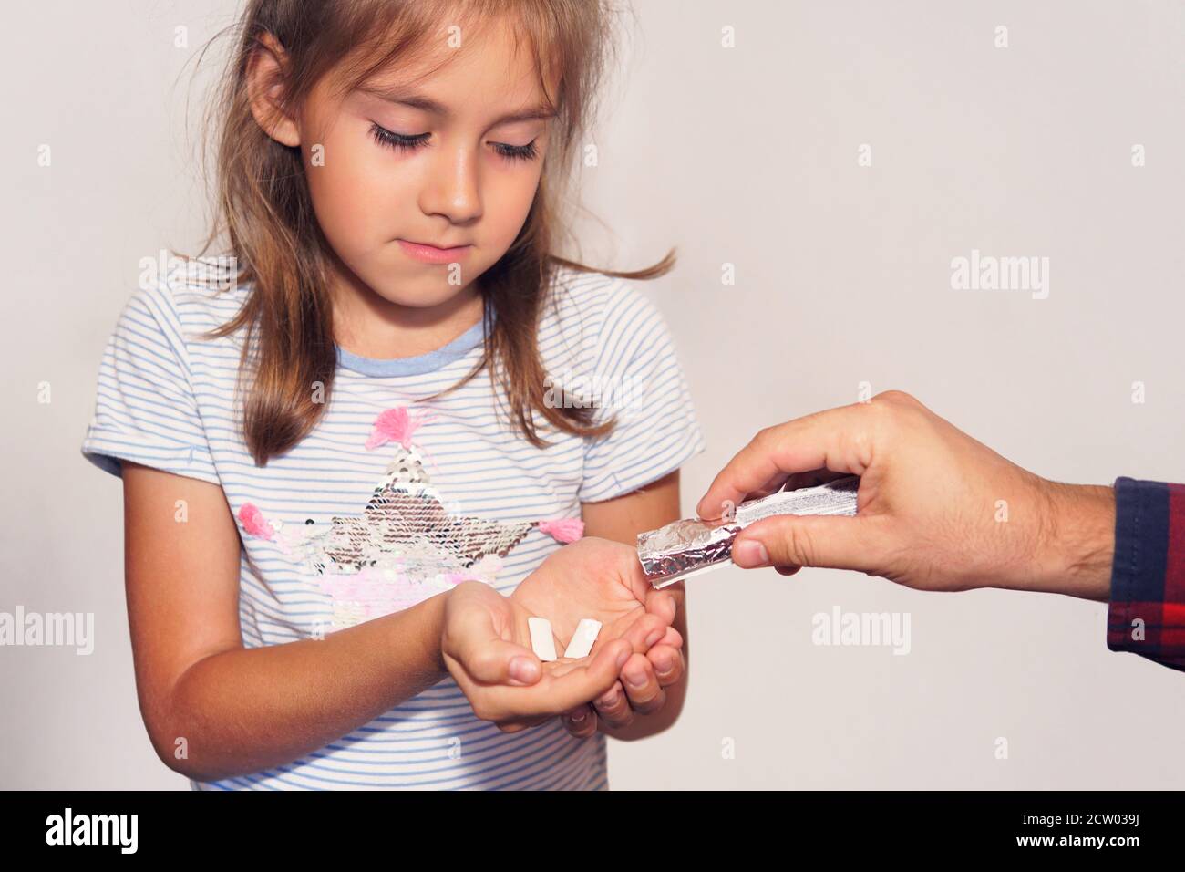 Child bad teeth -Fotos und -Bildmaterial in hoher Auflösung – Alamy