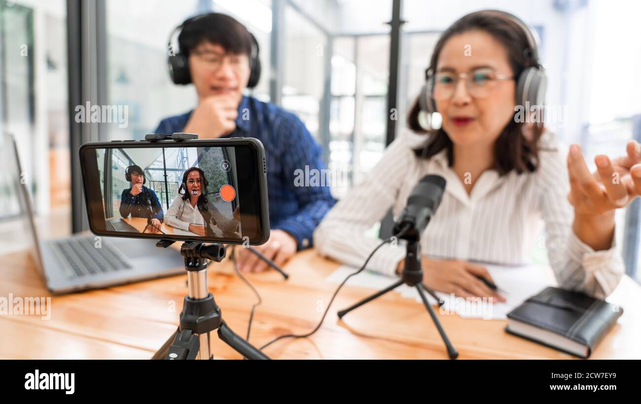 Microphone Interview Stockfotos und -bilder Kaufen - Alamy