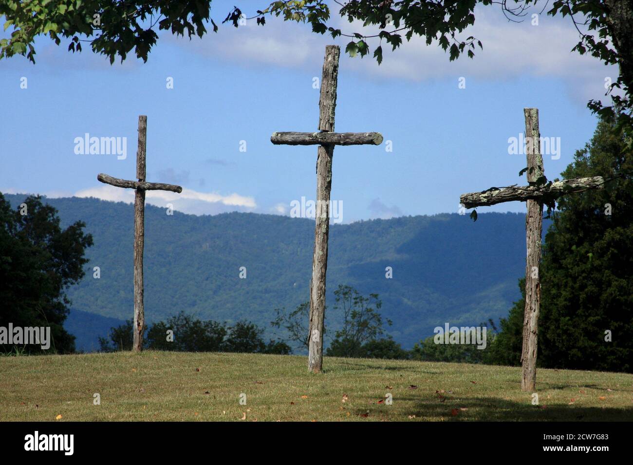 Drei kreuze auf golgotha -Fotos und -Bildmaterial in hoher Auflösung – Alamy