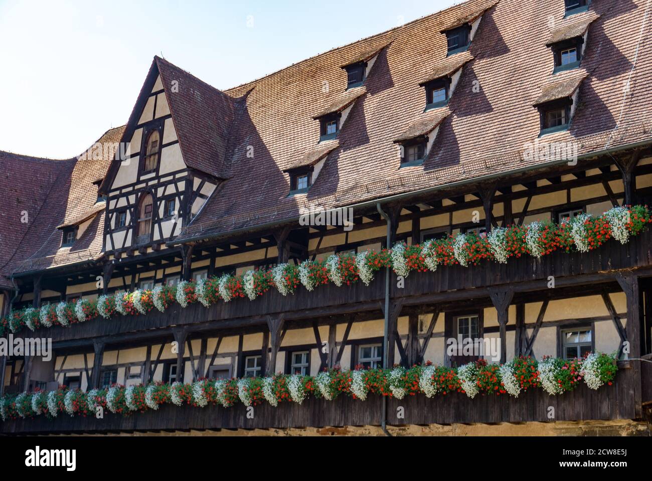 Holzfassade stall -Fotos und -Bildmaterial in hoher Auflösung – Alamy