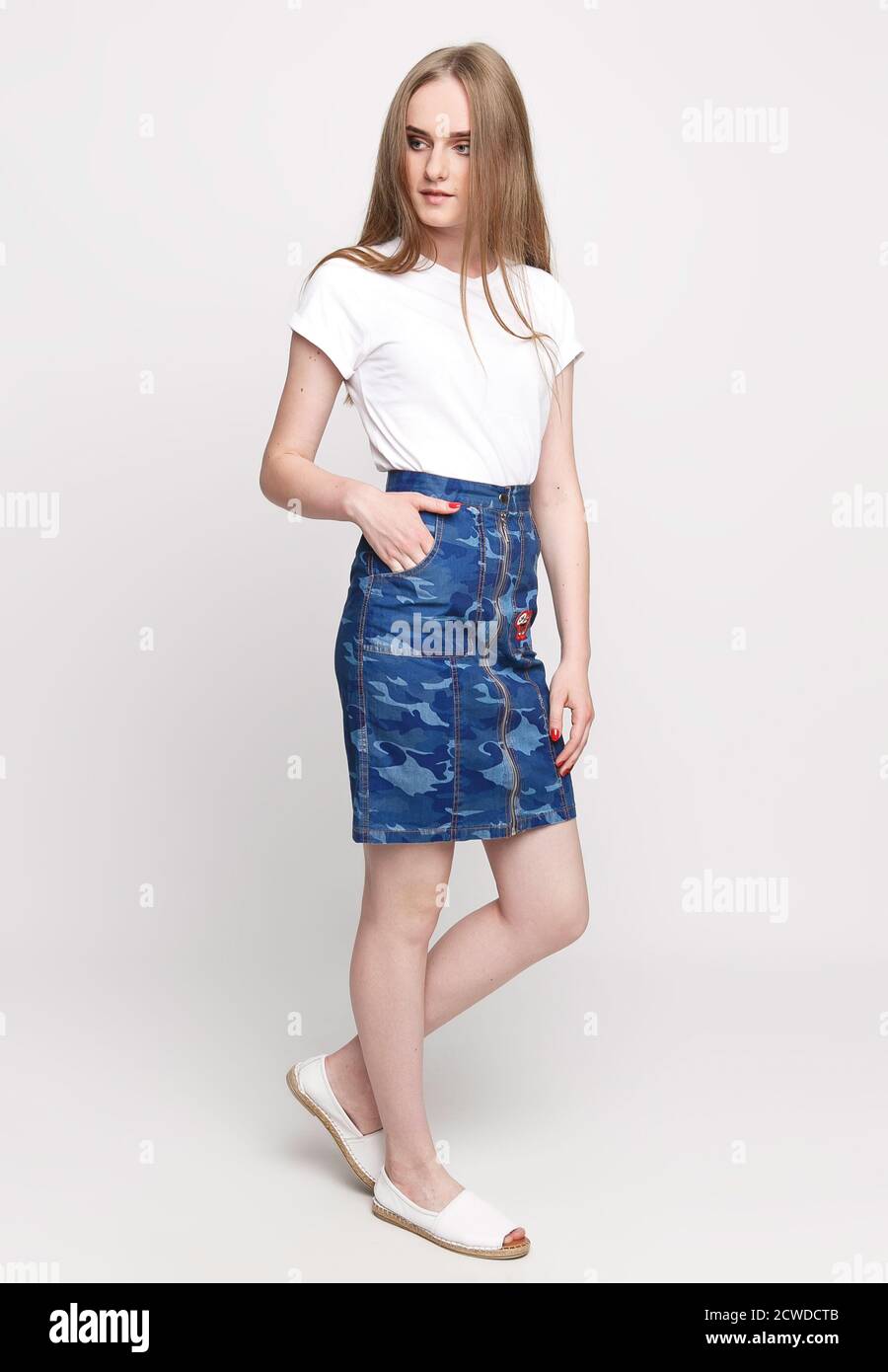 Mini rock mädchen -Fotos und -Bildmaterial in hoher Auflösung – Alamy