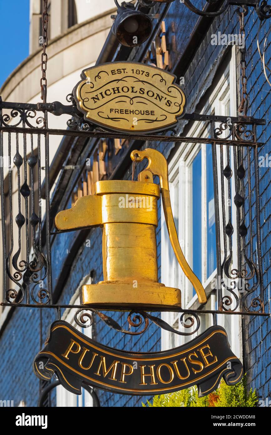 Pub pubs zeichen -Fotos und -Bildmaterial in hoher Auflösung – Alamy